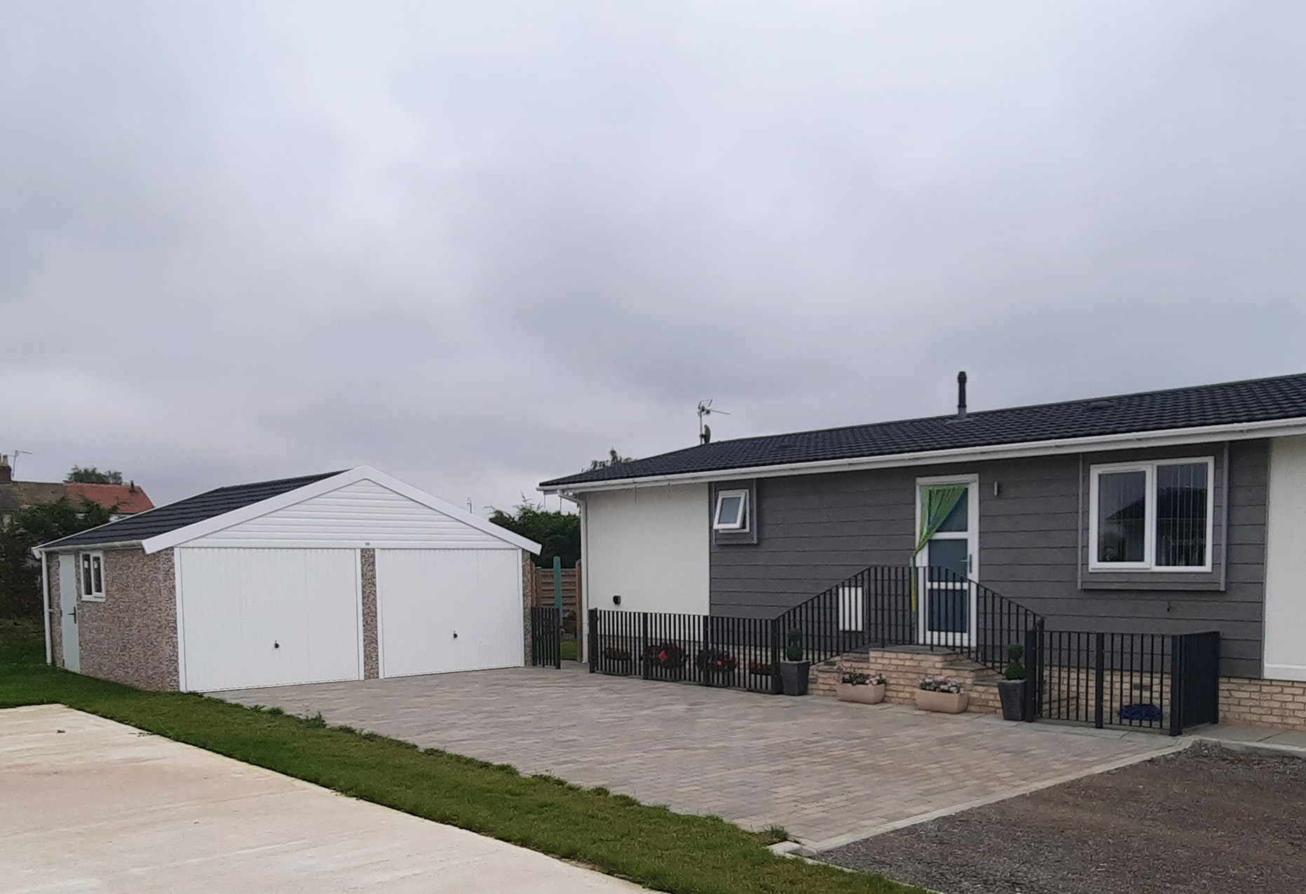Concrete Garages For Park Homes - Lidget Compton